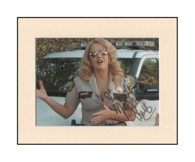 Wendi McLendon Covey Reno 911 Orig. Signed 10x8" Mounted Autograph ...