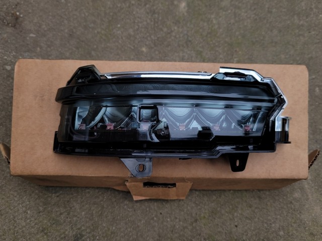 Range Rover Evoque 2015 on Passenger Side Door Mirror LED Indicator ...
