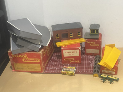 Triang Railways Buildings Platforms Vintage With Box Read Description ...