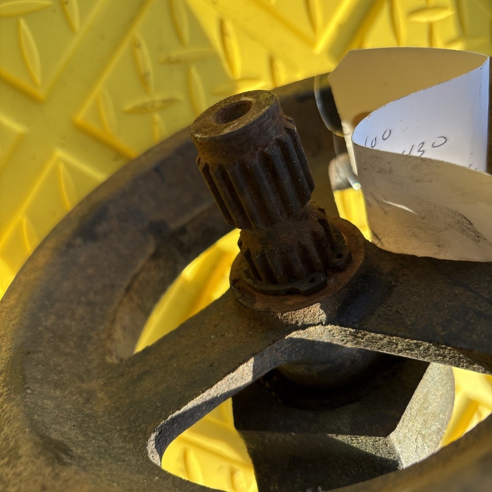 JOHN DEERE 400 420 430 AXLE PIVOT SHAFT Sheave AM35537 AM134143 AM35538 ...