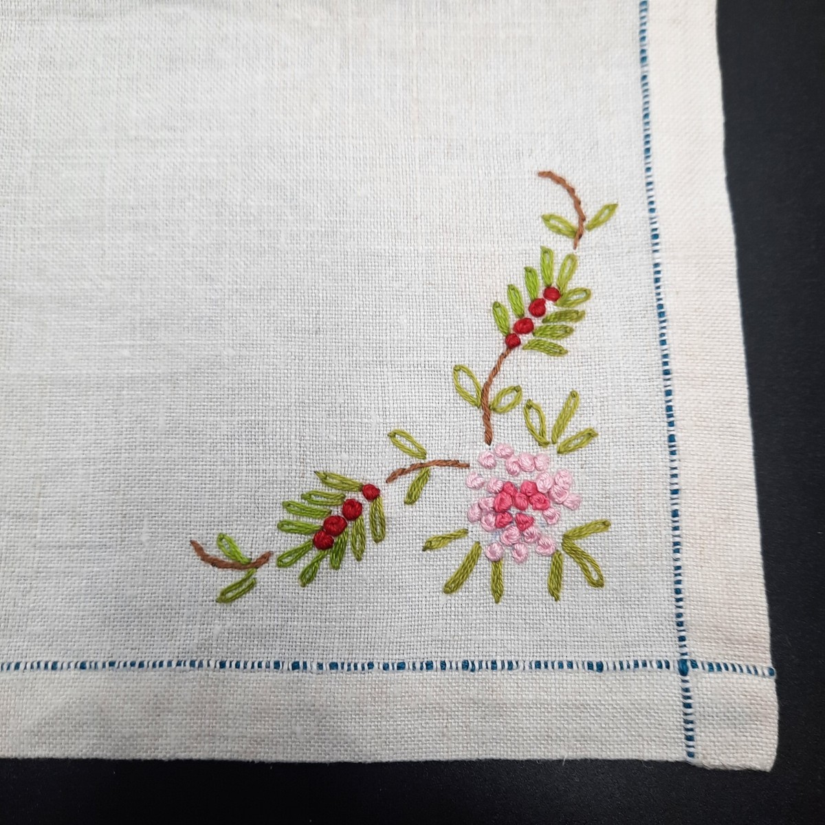 Simple Hand Embroidery Designs For Handkerchiefs