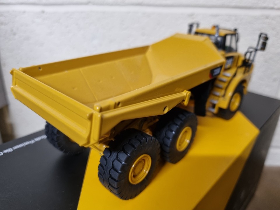 CCM CAT 735B ARTICULATED DUMPER TRUCK Model 1/48 WSI IMC CONRAD NZG ...