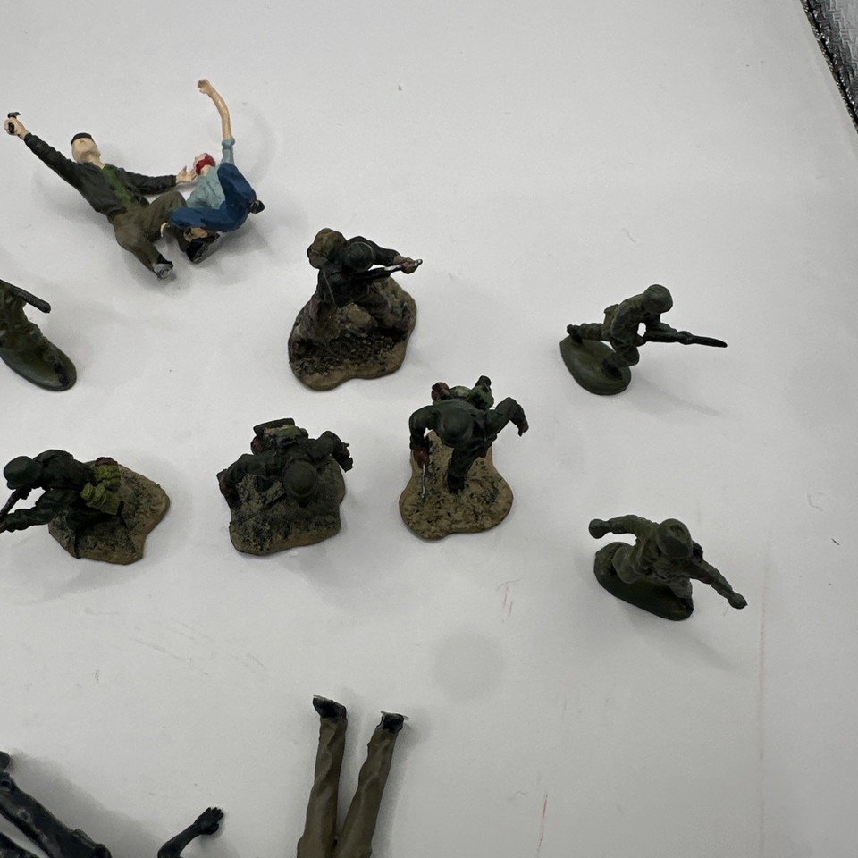 Army Men Soldier Models Miniatures Detailed Vintage Plastic Painted 40 ...