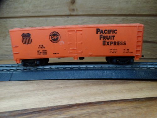 Mantua HO 41' Southern Pacific PFE Pacific Fruit Express 77678 Train ...