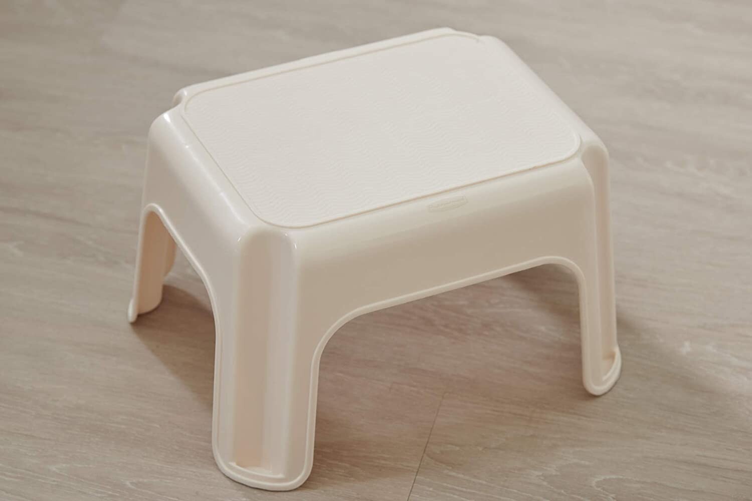 Rubbermaid Roughneck Step Stool Bisque Lightweight Holds Up To 300 ...