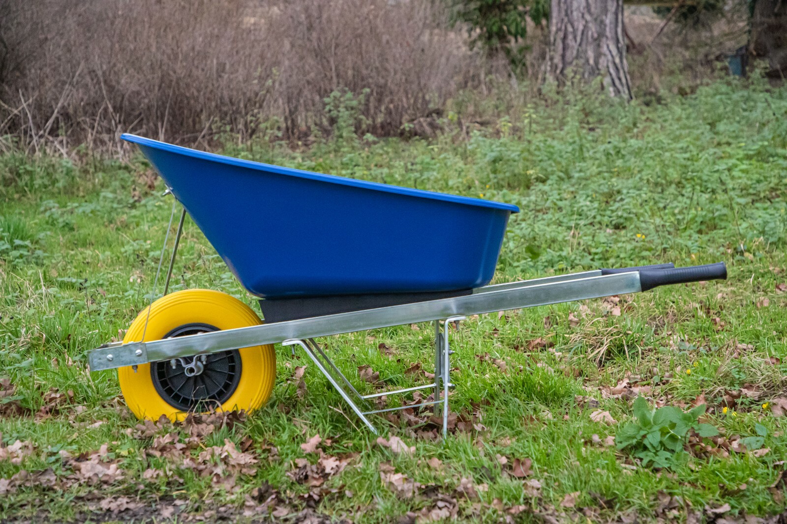 PUNCTURE PROOF OX WHEELBARROW 120L 160L 200L Garden Stable Foam Tyres ...