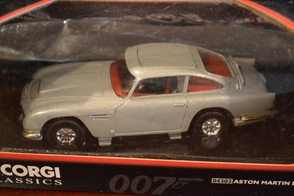 CORGI 04302 JAMES BOND 007 TOMORROW NEVER DIES ASTON MARTIN DB5 1:36 ...