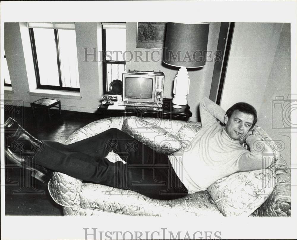 1978 Press Photo Actor Monte Markham during his apartment hunting in ...