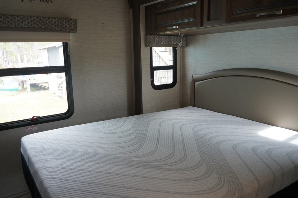2020 Jayco Greyhawk 29MV 32ft Class C RV Sleeps 6 Gen 22,453 Miles ...