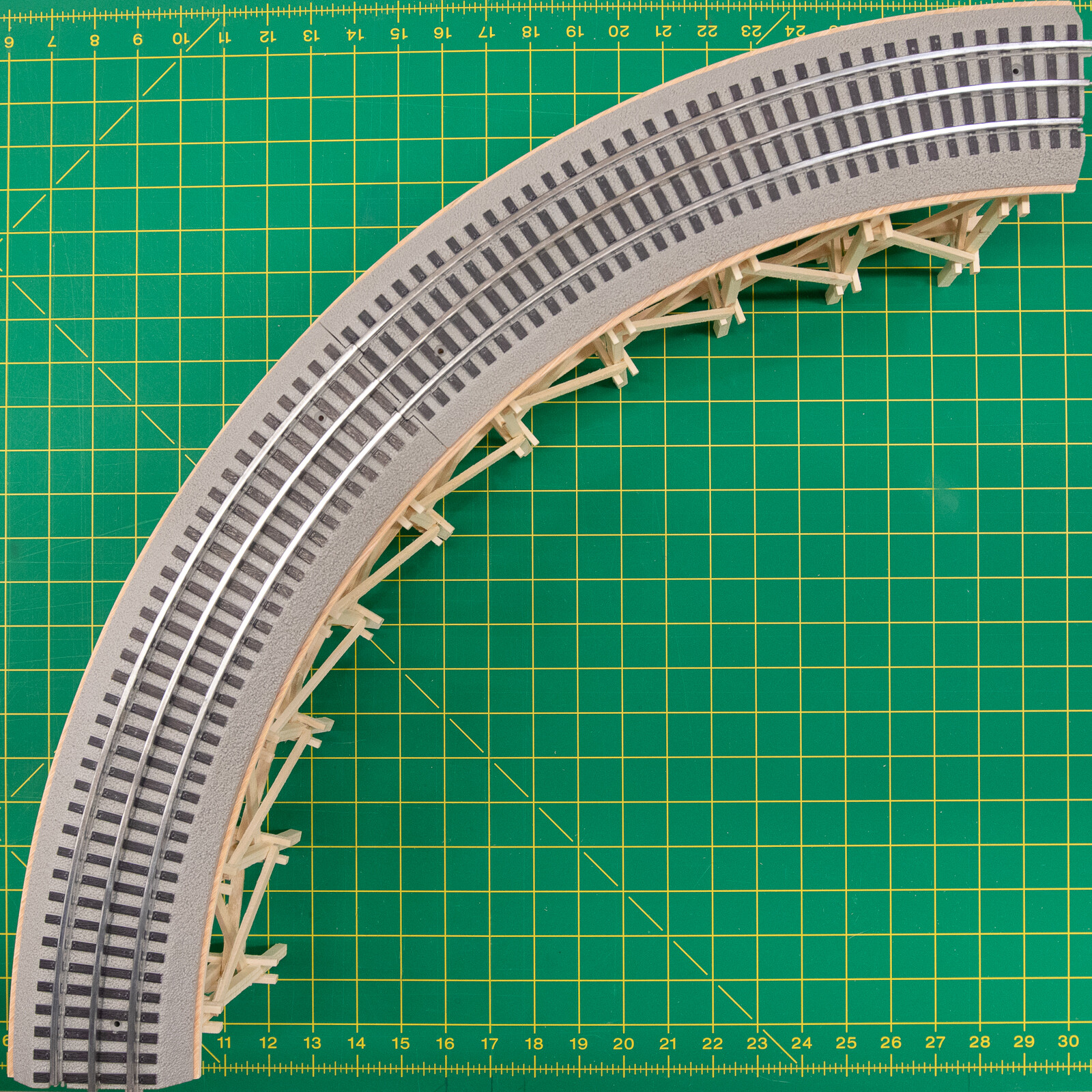 O Gauge Curved Bridge Fully Assembled For Lionel O36 Fastrack Curve | eBay