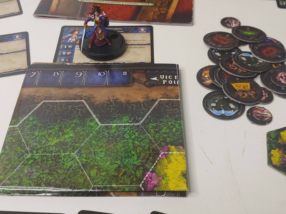 World of Warcraft Miniatures Game Deluxe Edition Core Set - **NINETEEN ...