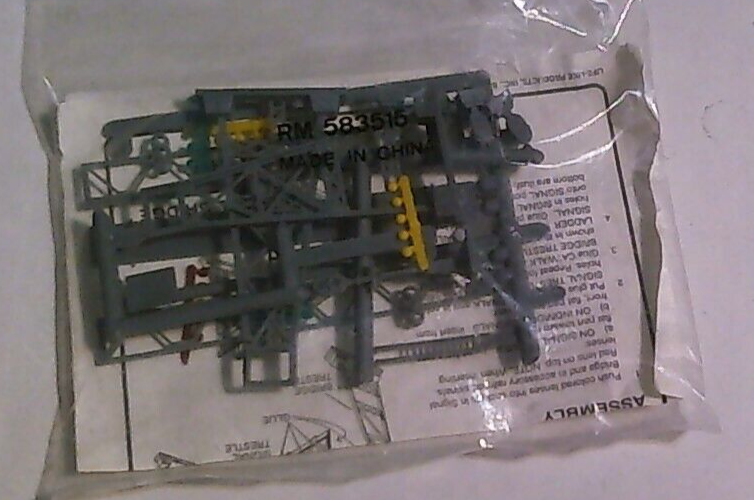 NEW HO Scale Life-Like Scene Master Item 8215 Craftsman Signal Bridge ...