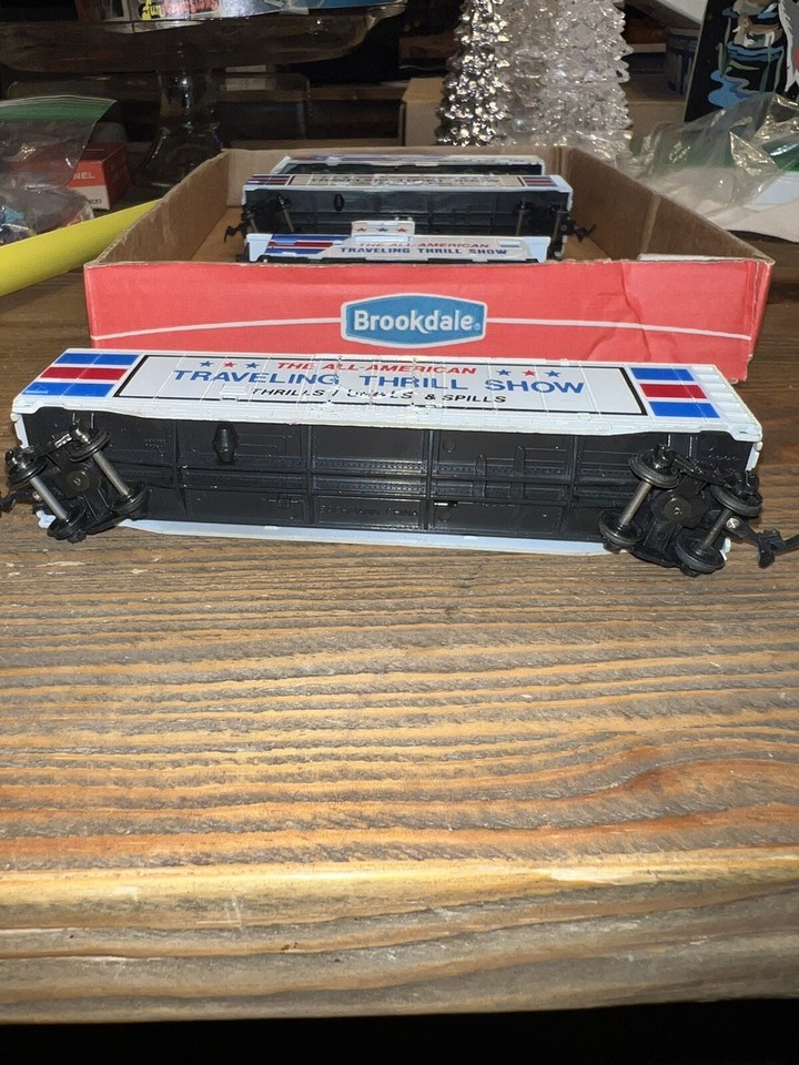 HO Scale Train: The All-American Traveling Thrill Show Loco-Box Cars ...