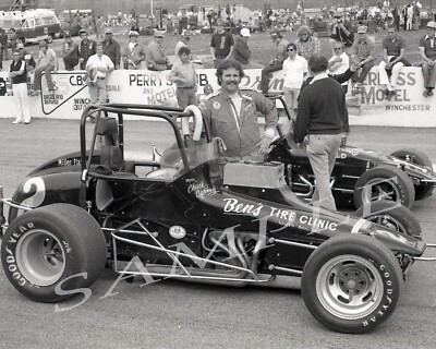 CHUCK GURNEY #2 1970'S SPRINT CAR CLOSE UP AT WINCHESTER 8X10 GLOSSY ...