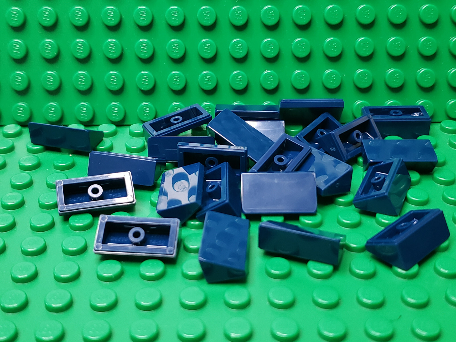 ** 25 CT LOT ** Lego NEW dark blue 1 x 2 slope pieces Lot of 25 (A-49 ...