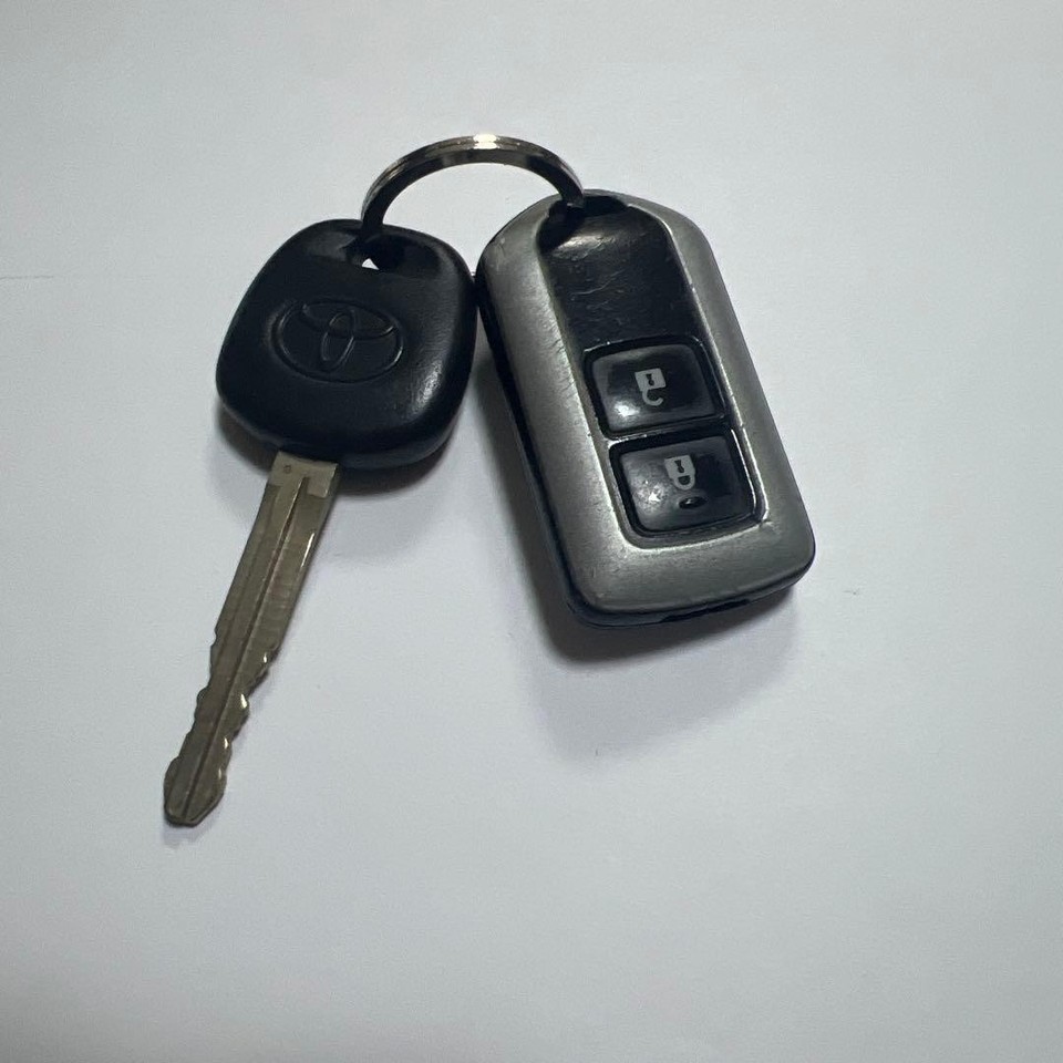 Toyota Keyless Entry Remote 2-Button Smart Door Lock Used | eBay