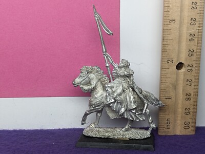 Reaper Human Paladin, Lady Devona SKU: 14213 Vintage D&D Metal ...