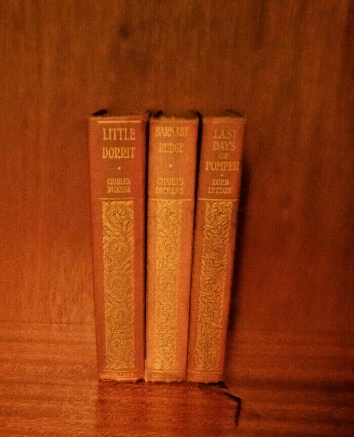 Small Pictures Of Vintage Books