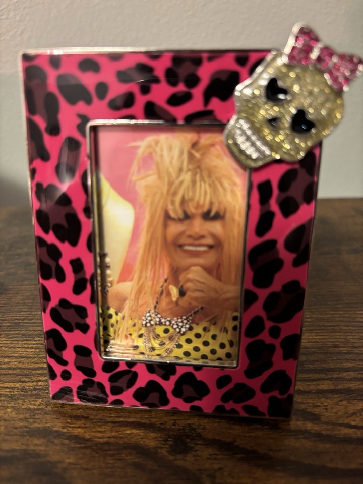 Betsey Johnson Lot. Look! Stand, Clock and Frame - Pink, Black | eBay