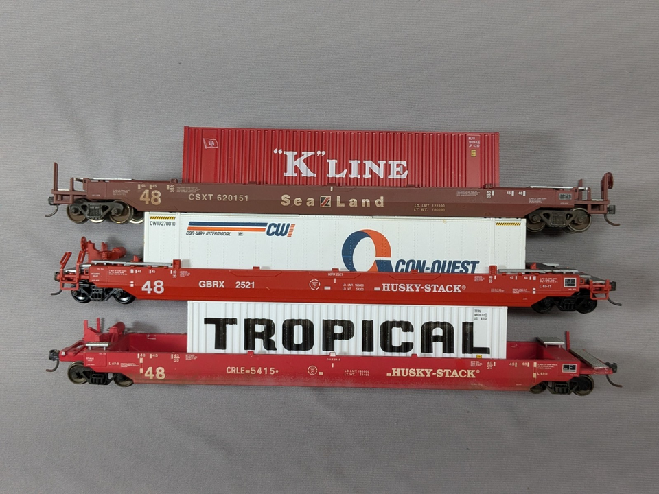 HO scale Unbranded 3 Intermodal Husky Stack Well Cars with Containers ...