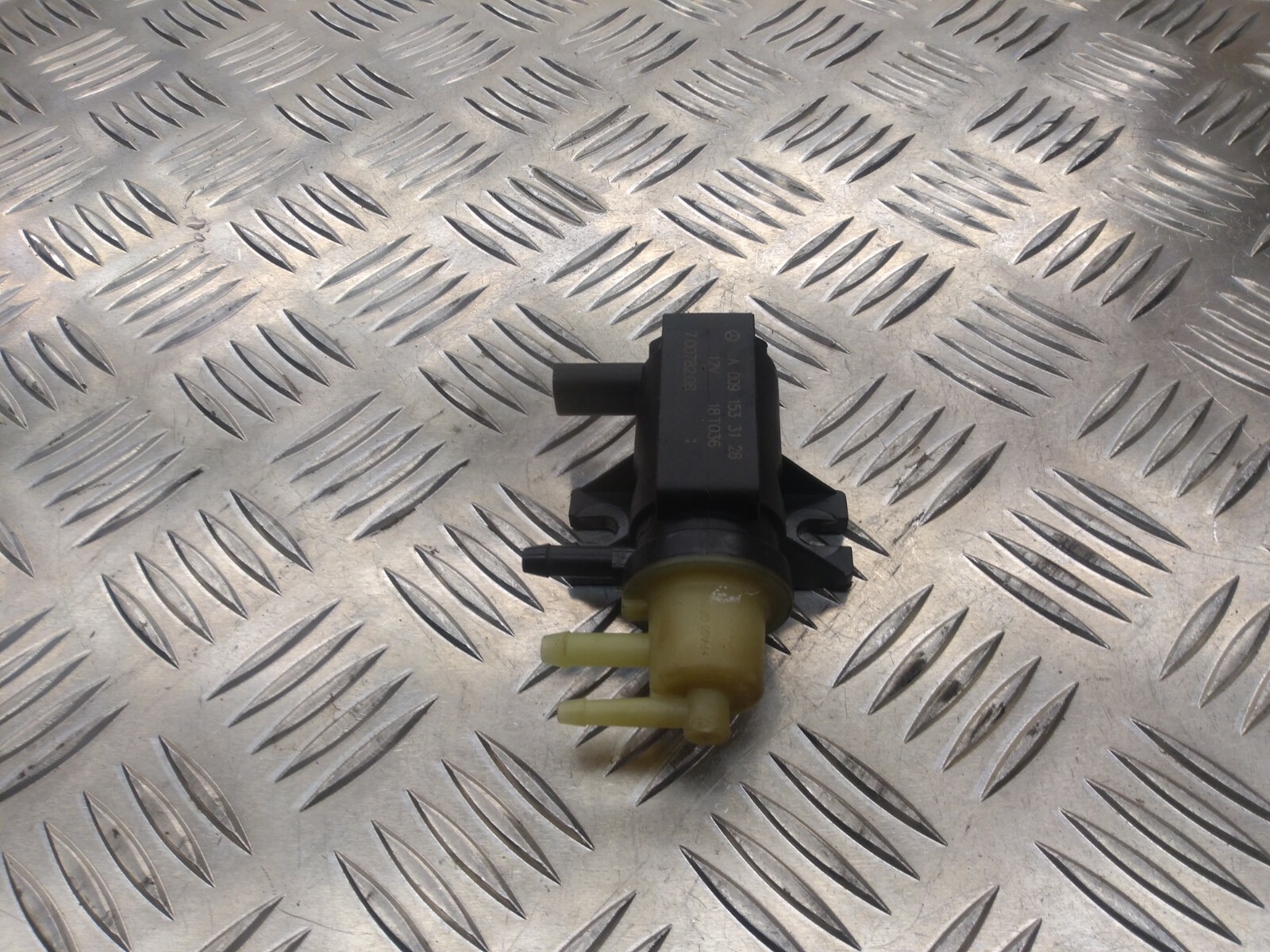 B176 MERCEDES-BENZ Solenoid Vacuum Valve A0091533128 Genuine | eBay