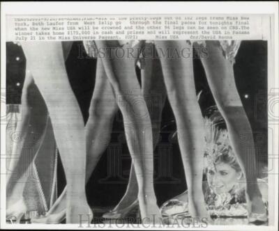 1966 Press Photo Beth Laufer views Miss USA contestants' legs in Miami ...