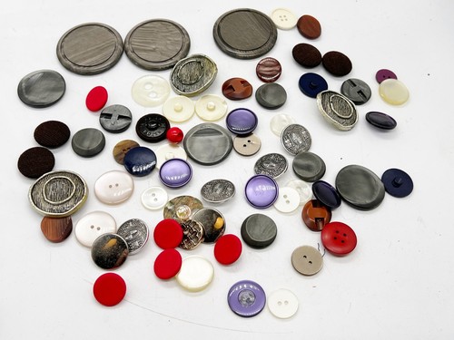 VINTAGE JOB LOT OF BUTTONS MULTI COLOURED VARIOUS STYLES AND SHAPES ...