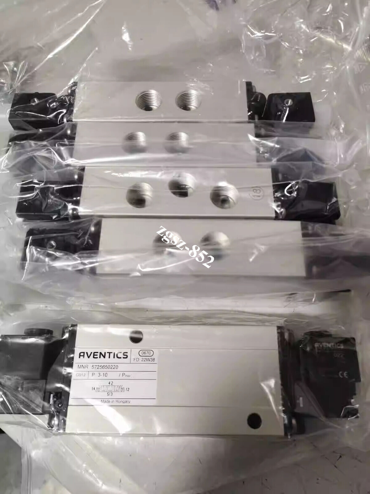 Aventics 5725650220 pneumatic valve Brand New Fast Shipping FedEx or ...