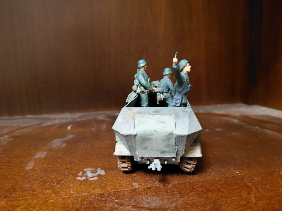 Built 1:35 scale Half-Track Tank WW2, German Hanomag Sd.Kfz.251.1/1 ...