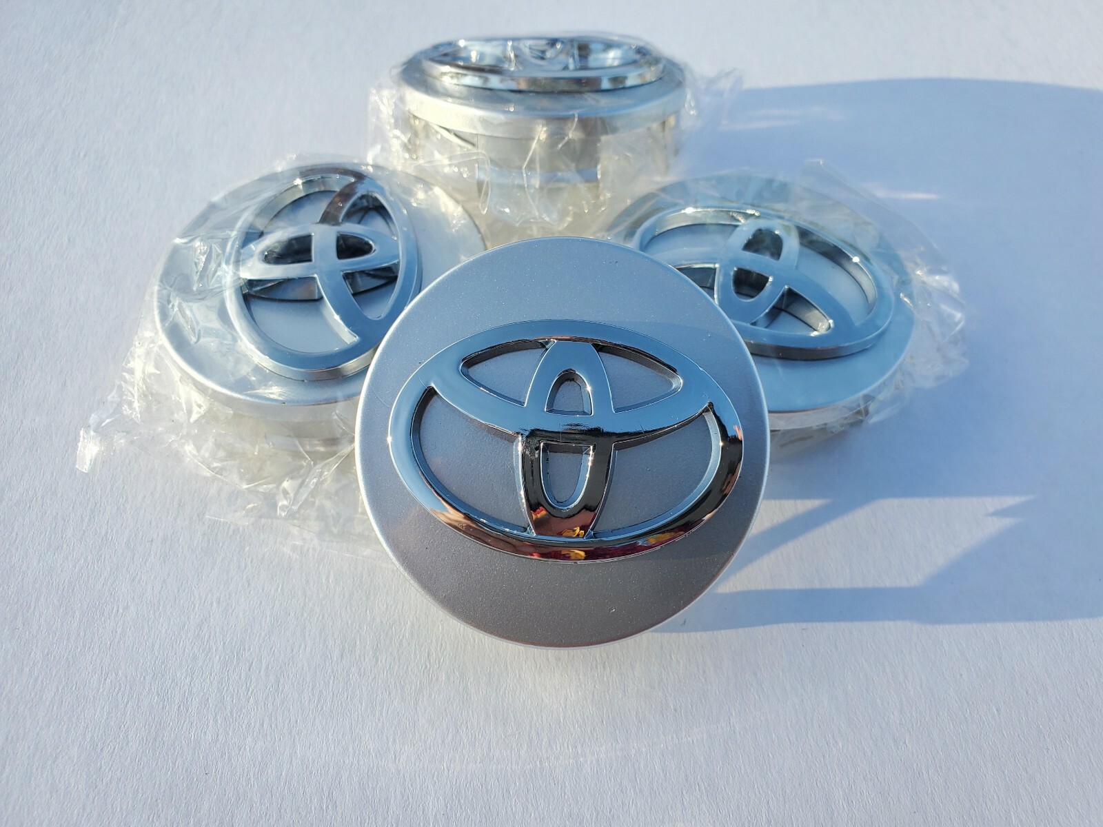 4x TOYOTA 62mm Wheel Center Caps, Camry Avalon RAV4 C-HR Prius Corolla ...