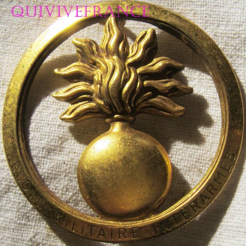 IN22602 - School Military Inter Armes, Badge Of Beret, Ambert ( P. Ded ...