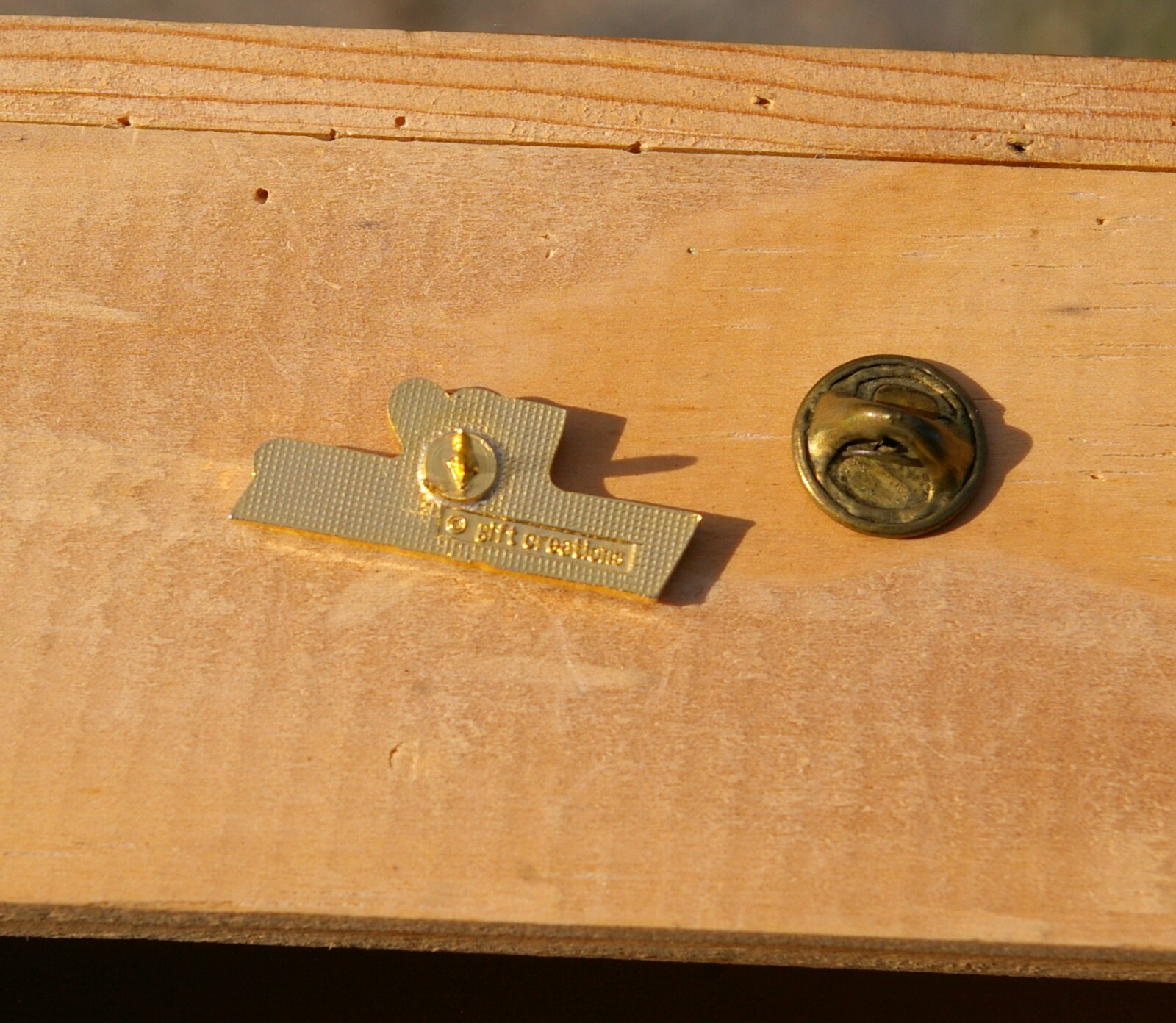 I "Heart" Love Vancouver Gold Tone Metal & Enamel 1" Lapel Pin Pinback ...
