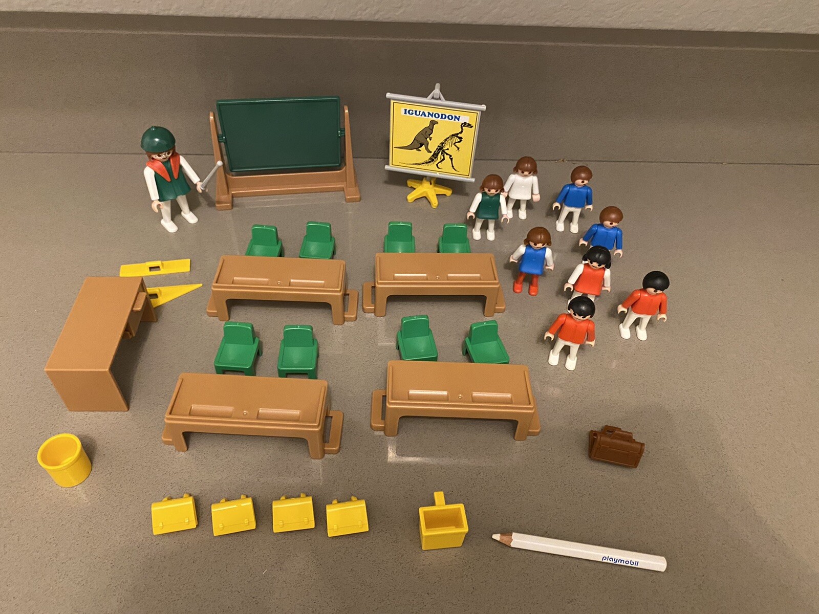 Playmobil 3522 Vintage Classroom Set Complete EUC Free Shipping. Very ...