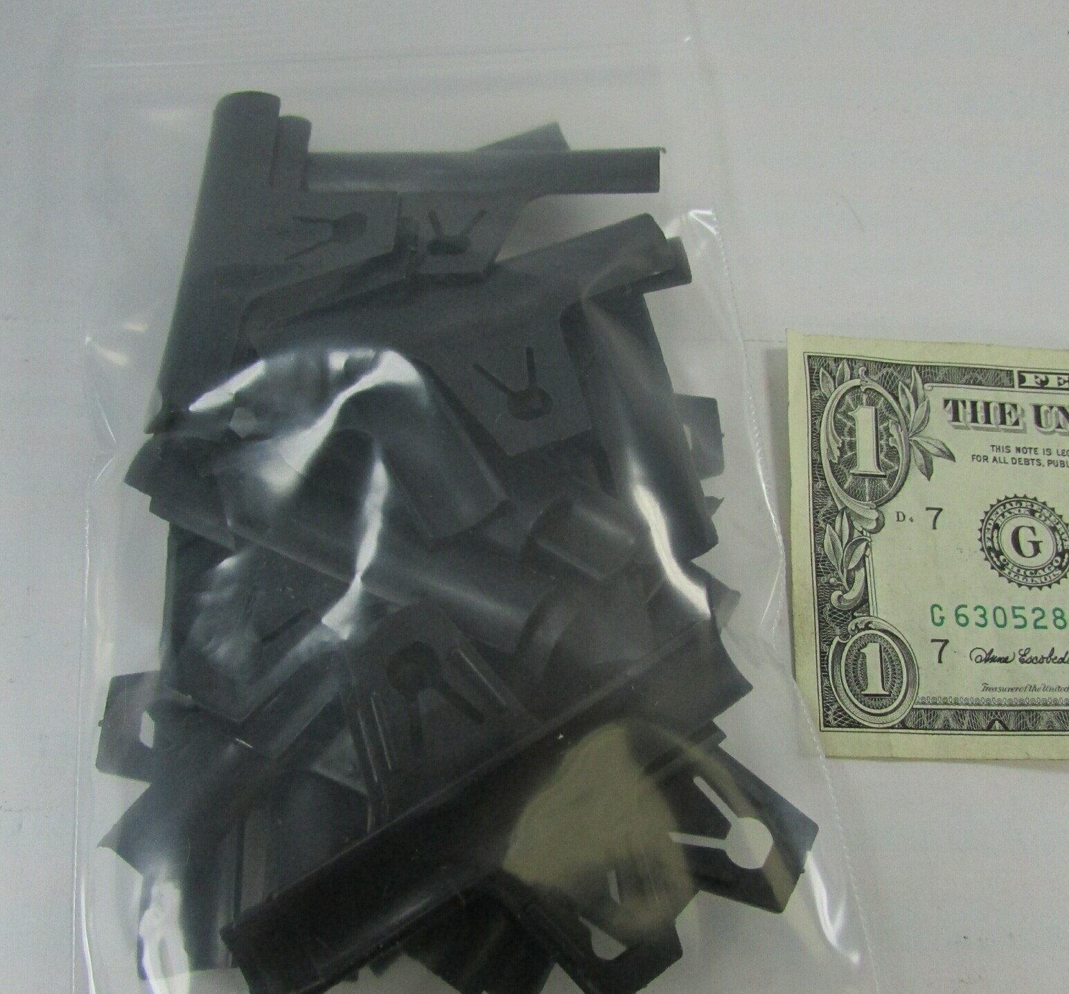 Lot 25 Ford F0AU-13A506-AA Black Plastic Wiring Harness Loom Clips Stud ...