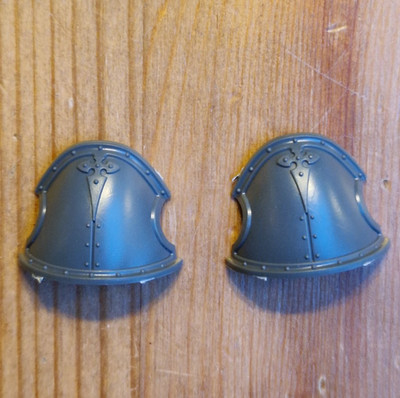 Armiger Helverin Shoulder Armour Pads Imperial Knight Warhammer 40K ...