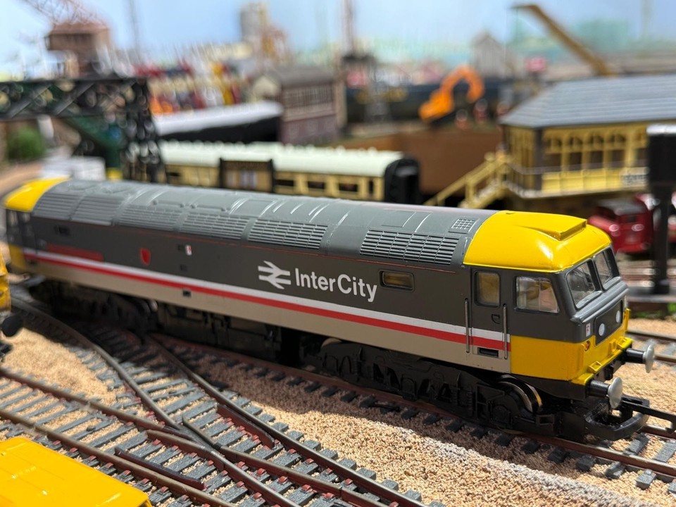 Hornby R802 Class 47 CO CO Diesel Locomotive 47487 Executive Intercity ...