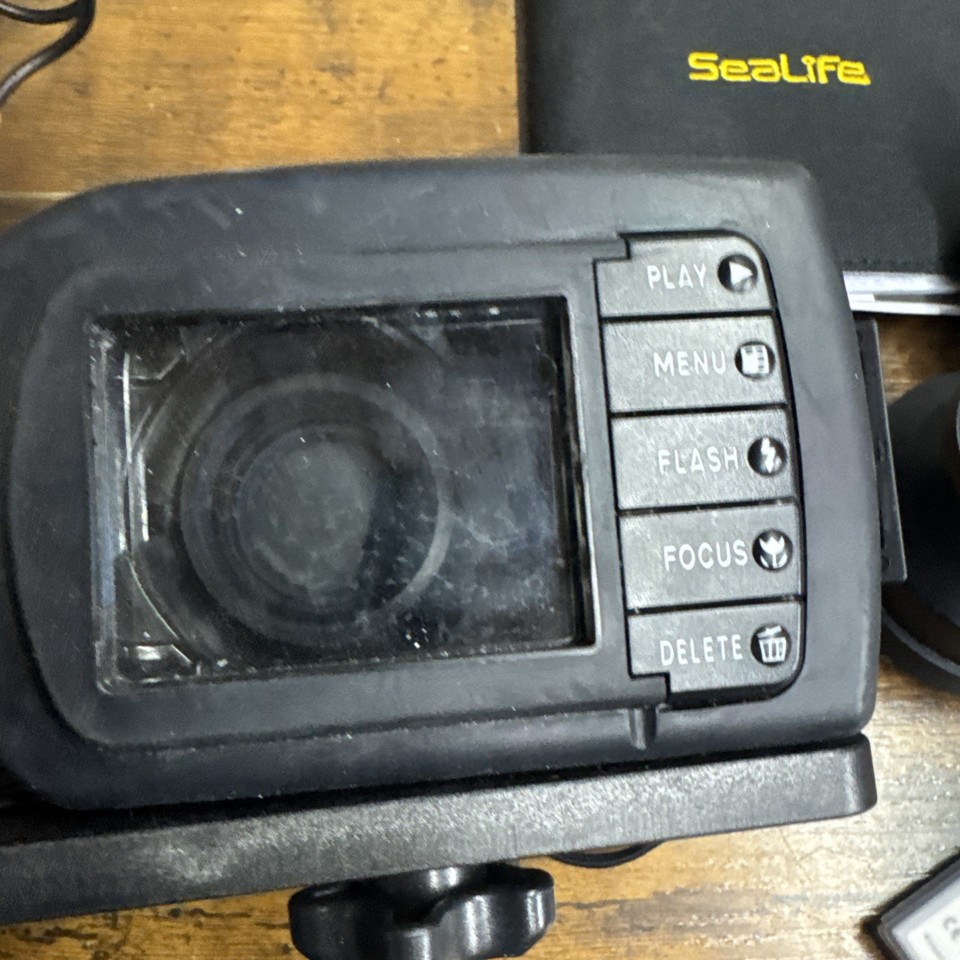 Sealife Sea Life Underwater Camera Set Up With Flash Wide Angle Lens ...