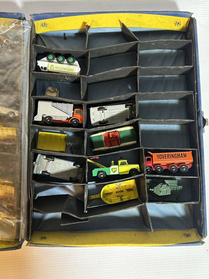 VINTAGE Matchbox Collectors Case 1966 with Cars, Trucks, trailers ...