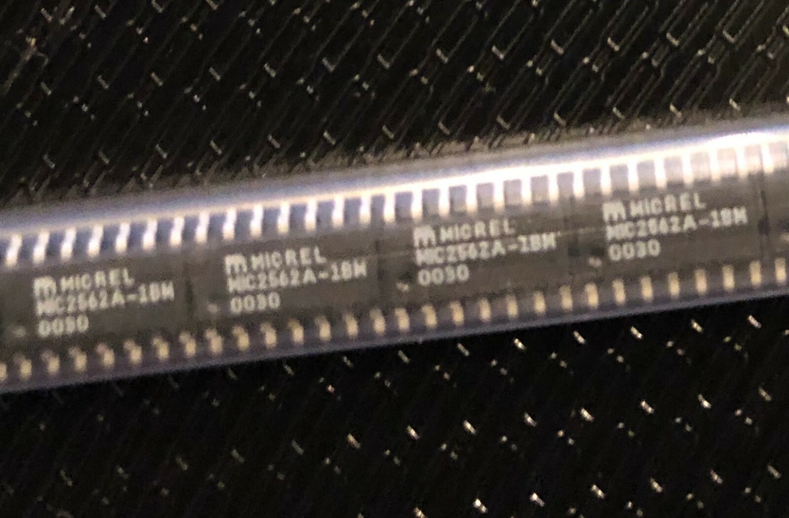 MICREL MIC2562A-1BM PCMCIA/Card Bus Power Socket Controller SOIC-14 NEW ...