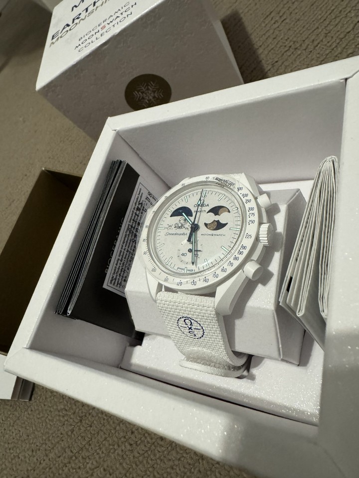 Swatch X Omega 'Snoopy' Mission to the Earth Phase Moonshine Gold Brand ...