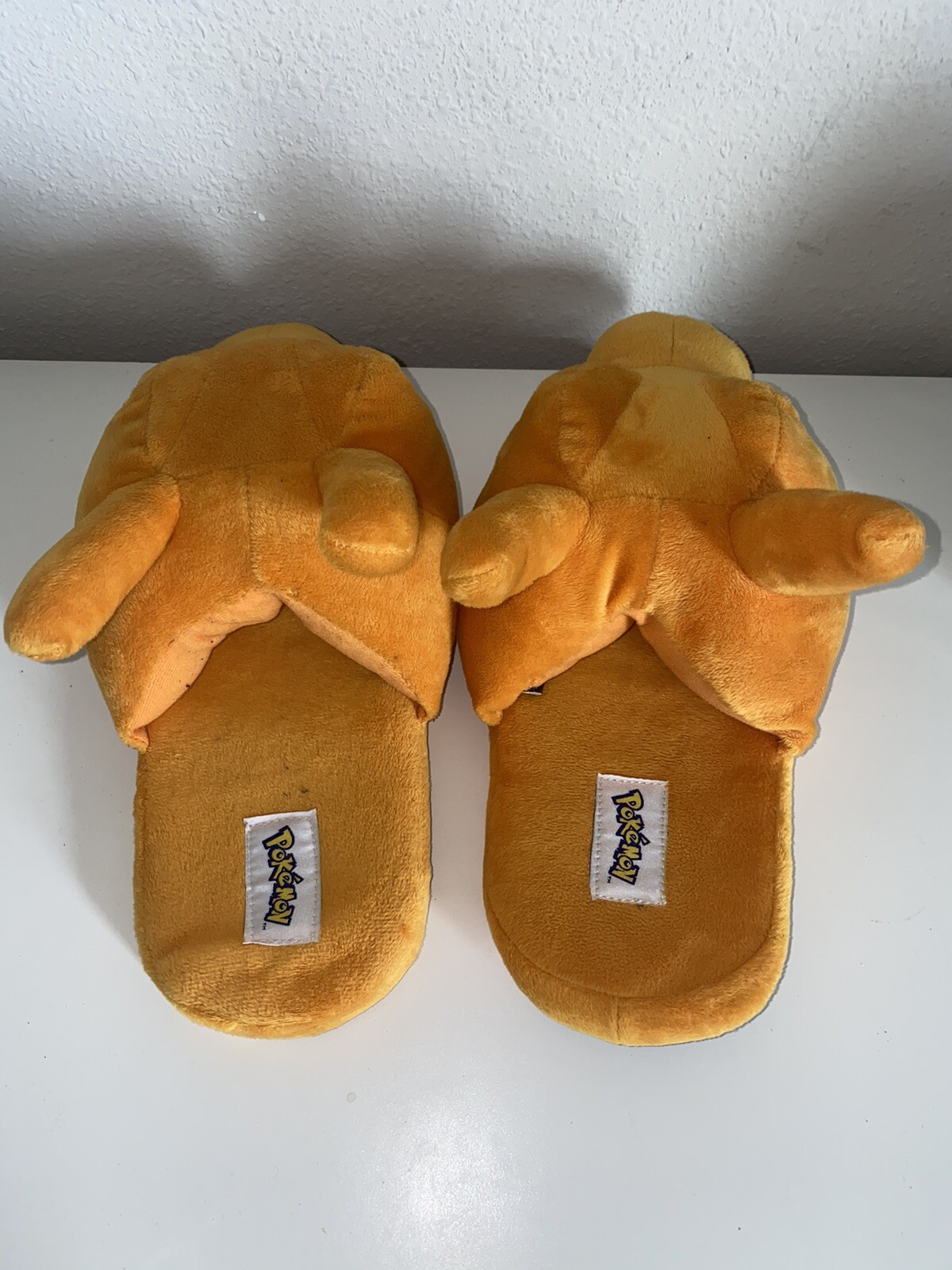 Pokémon CHARIZARD Bioworld Unisex Slippers Size S Mi… - Gem