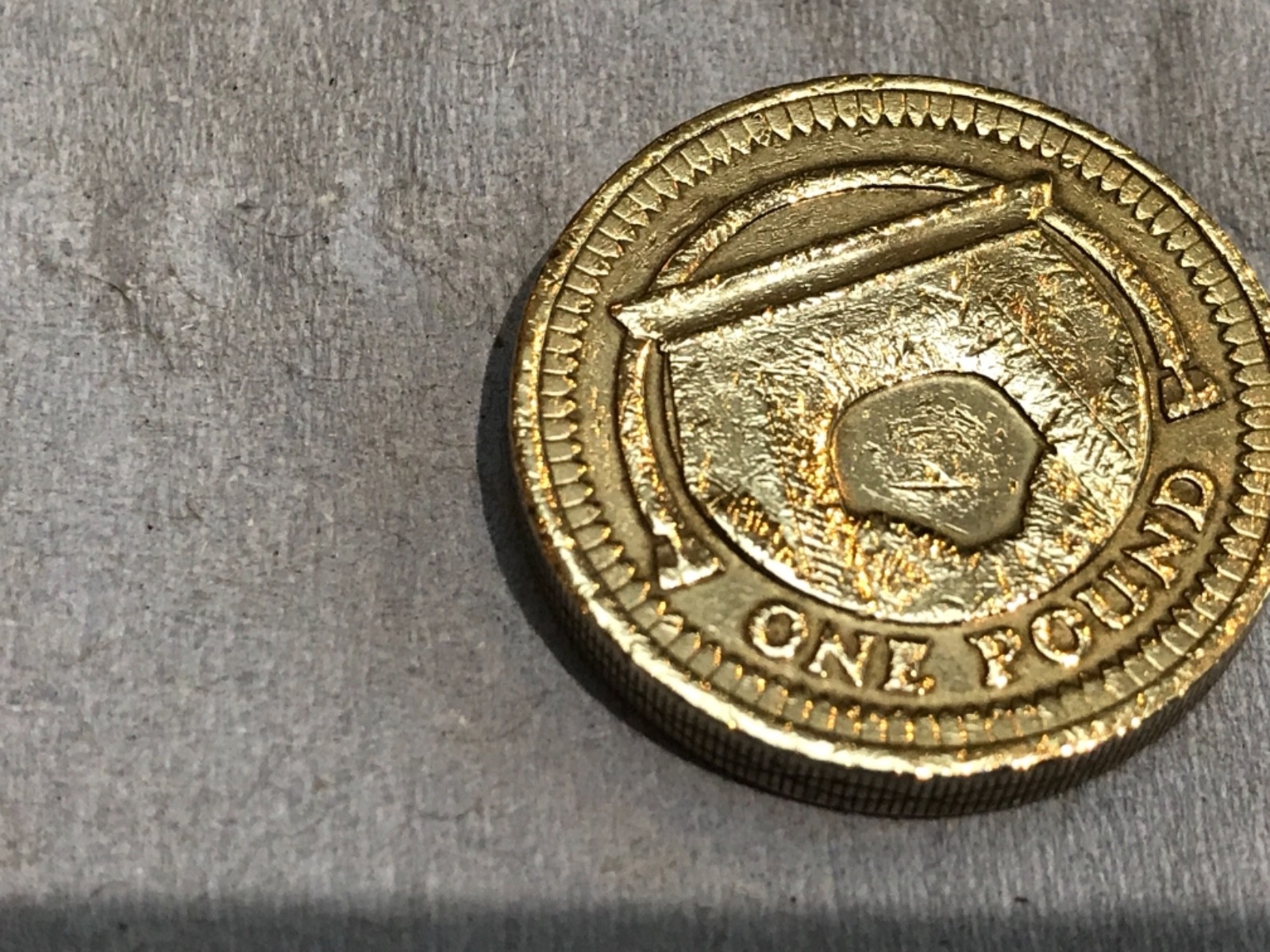 Misprinted £1 coin Egyptian Arch Railway Bridge 2006 Rare One Pound ...