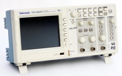 TEKTRONIX MODEL TDS1002B 60 MHZ 2 CHANNEL DIGITAL STORAGE OSCILLOSCOPE ...