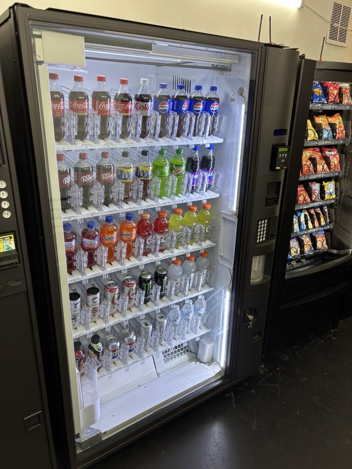 Dixie Narco Bevmax 4 5800 Drink Vending Machine | eBay