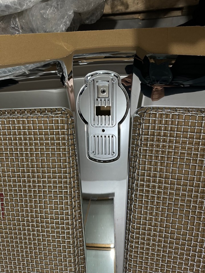 Kenworth T880 Chrome Grille with Bug Screen | Silver | Mesh | Front | 1 ...