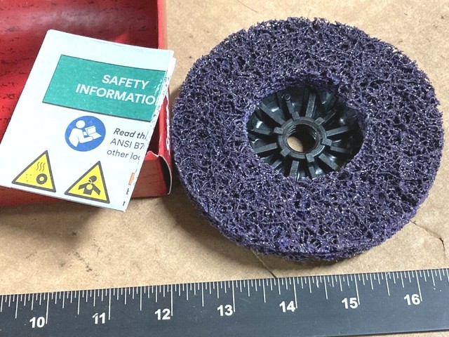 3M Scotch-Brite 29900 Clean and Strip XT Pro Disc 4-1/2 in /8-11 in ...