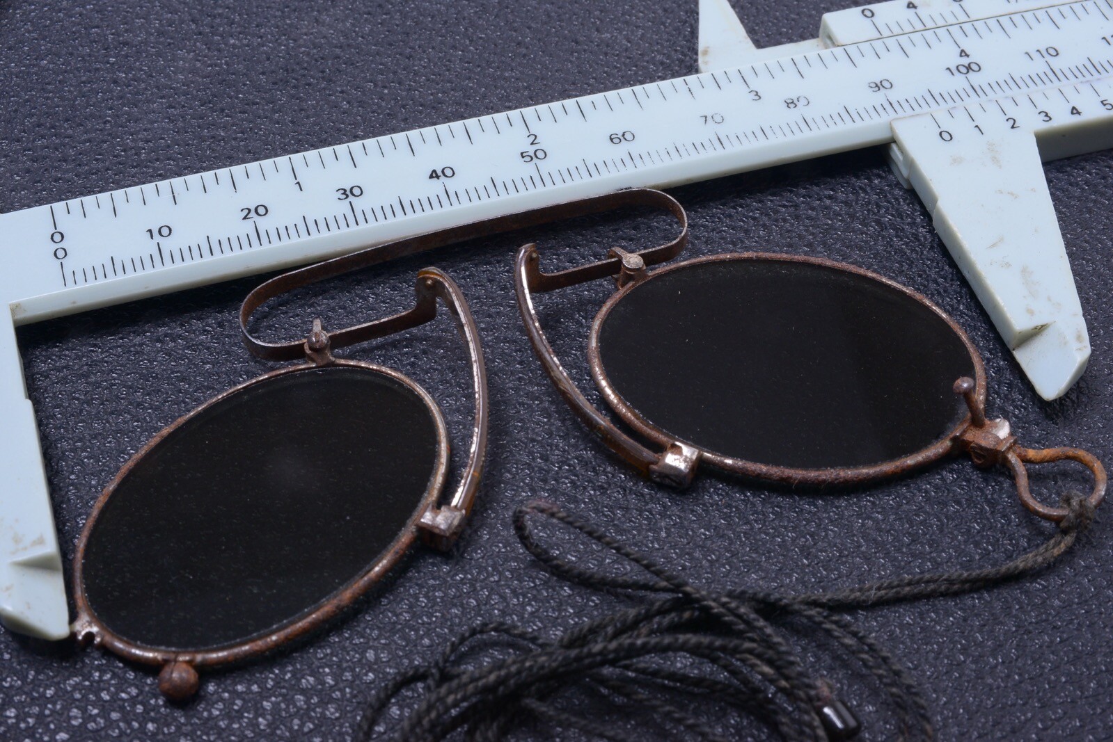 ANTIQUE PINCH, PINCE NEZ NOSE GRAY SUN GLASSES SPECTACLES +- 1890 | eBay