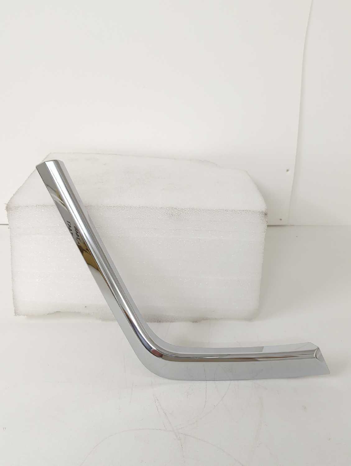 Genuine Mitsubishi 6407A172 Lower Front Bumper Right Side Molding for ...