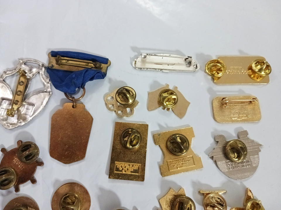 Vintage Hat Lapel pins. Untested Mixed metals treasure hunt. some ...