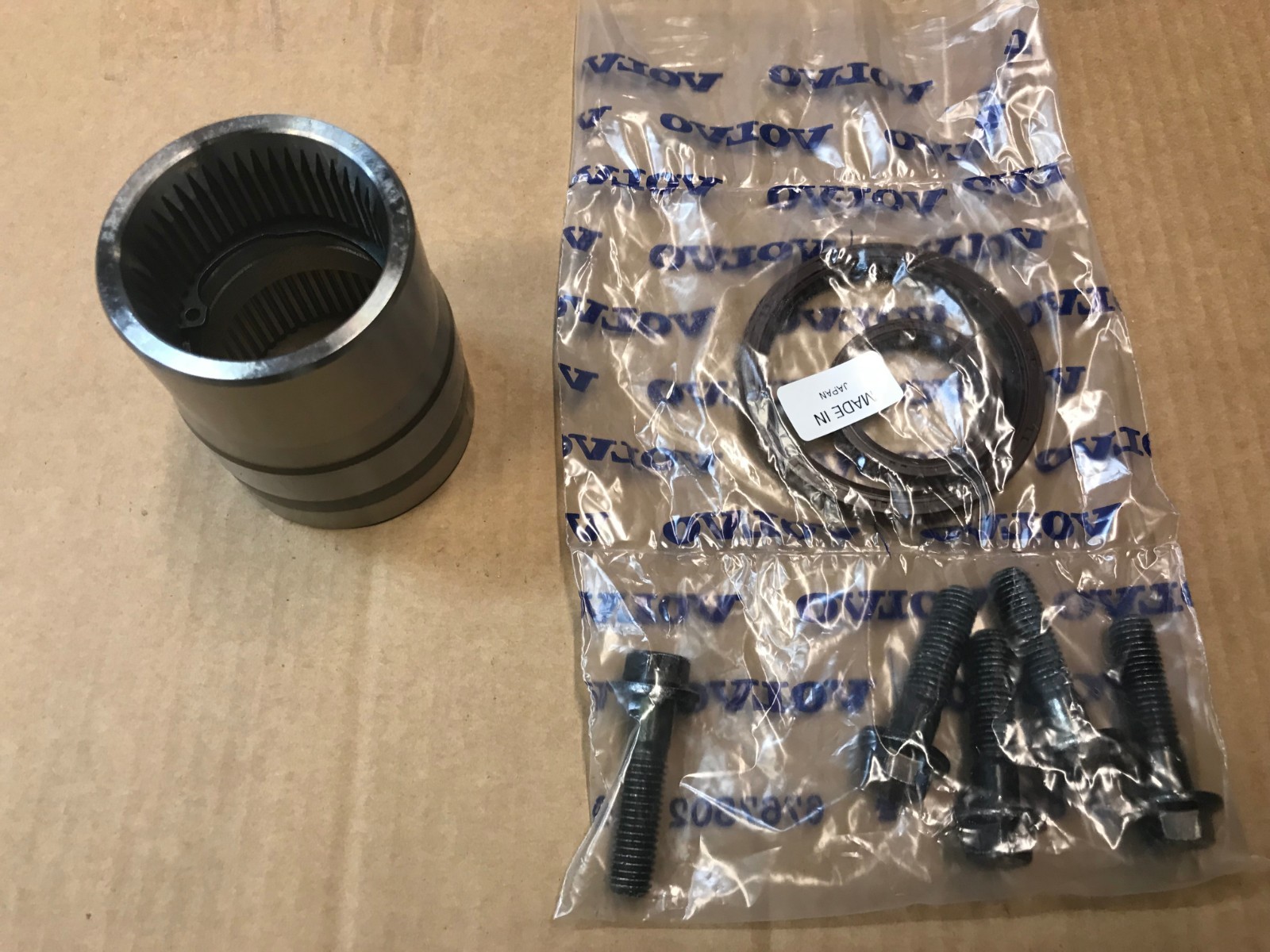 GENUINE VOLVO ANGLE GEAR TRANSFER BOX SLEEVE KIT 31437982 S80 S60 XC90 ...